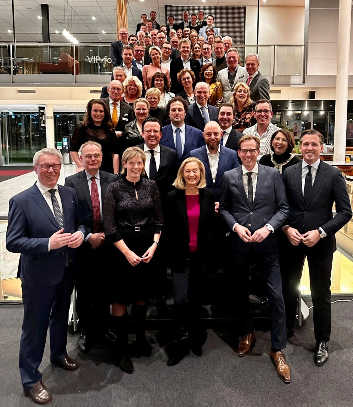 Lijsttrekker Witjes trapt VVD campagne af met 80 Gelderse... | VVD ...